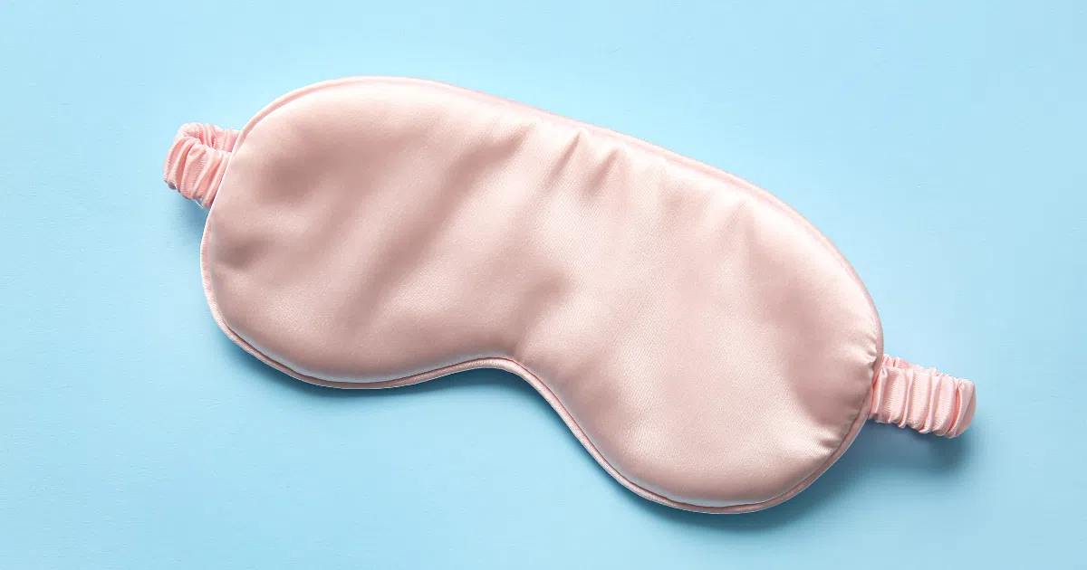 Có nên bịt mắt khi ngủ không? Khi nào nên dùng bịt mắt khi ngủ?